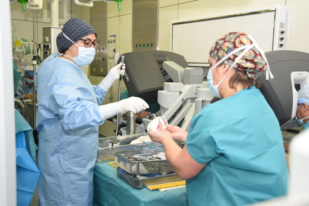 photo ibode bloc opératoire Tenon - Hôpital Tenon AP-HP